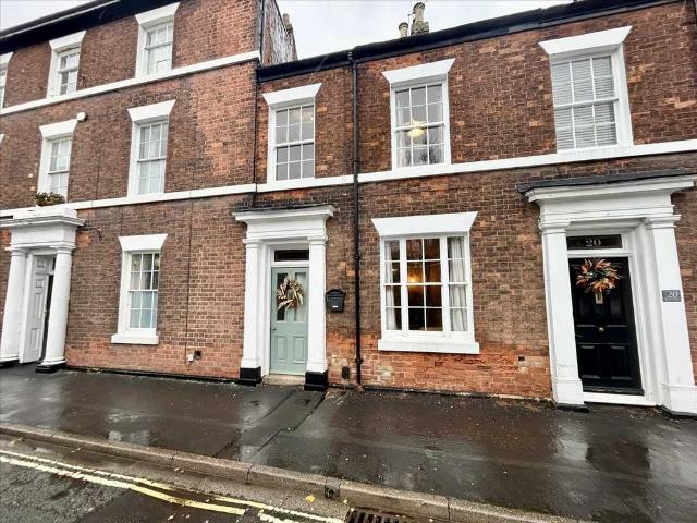 3 bedroom terraced house for sale