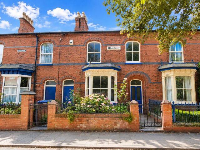 3 bedroom terraced house for sale