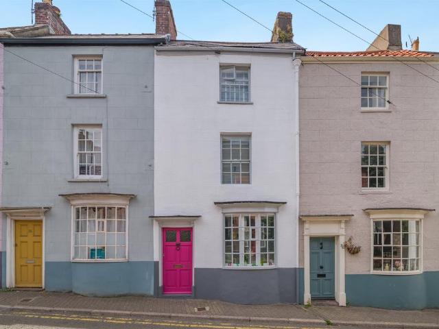 3 bedroom terraced house for sale