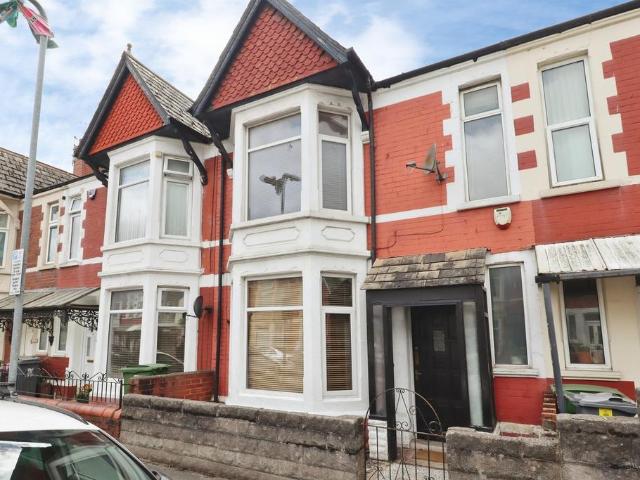 3 bedroom terraced house for sale