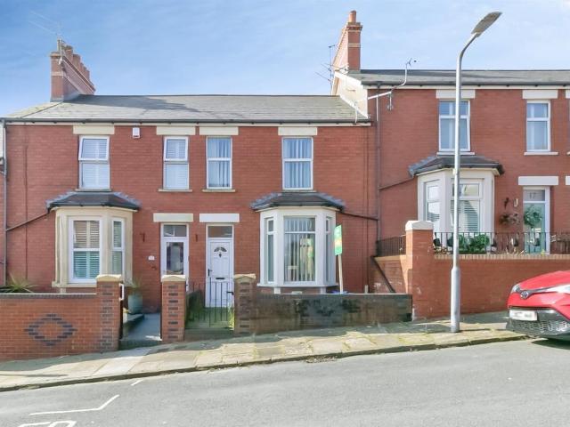 3 bedroom terraced house for sale