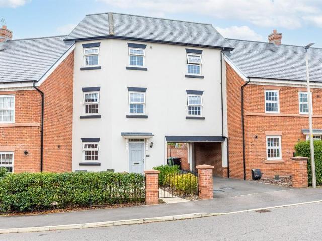 3 bedroom terraced house for sale