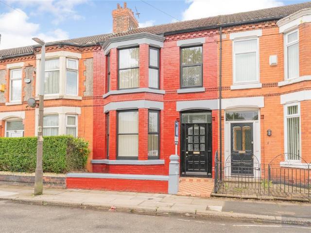 3 bedroom terraced house for sale