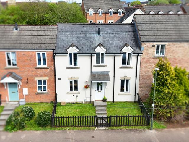 3 bedroom terraced house for sale