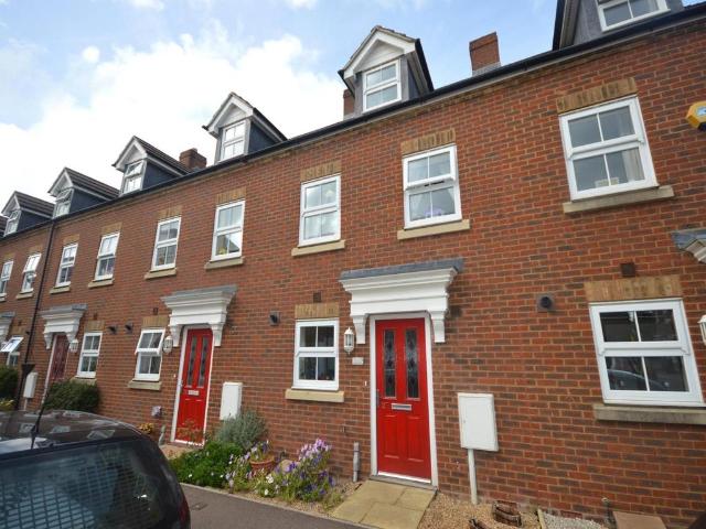3 bedroom terraced house for sale