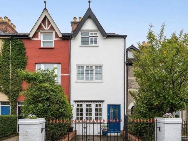 3 bedroom terraced house for sale