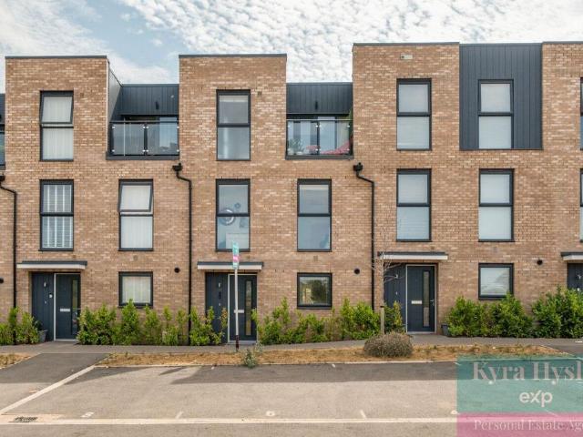 3 bedroom terraced house for sale
