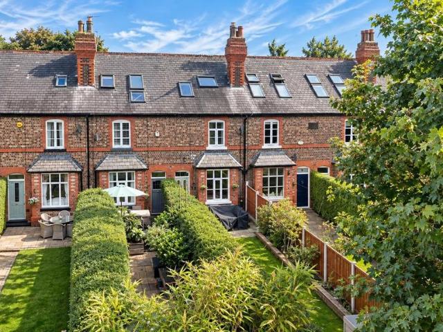 3 bedroom terraced house for sale