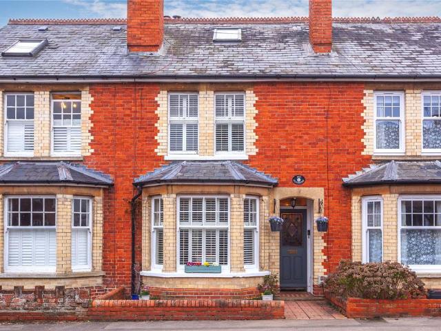 3 bedroom terraced house for sale