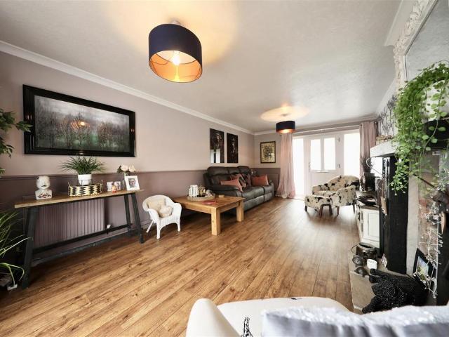3 bedroom terraced house for sale