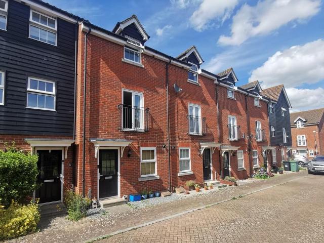 3 bedroom terraced house for sale