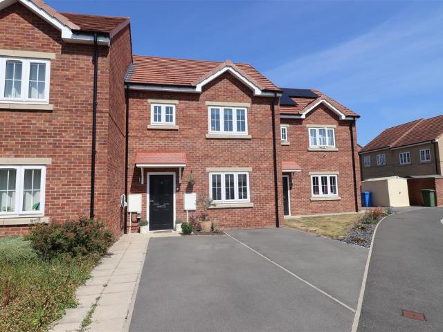 3 bedroom terraced house for sale