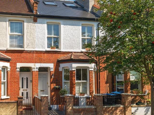3 bedroom terraced house for sale