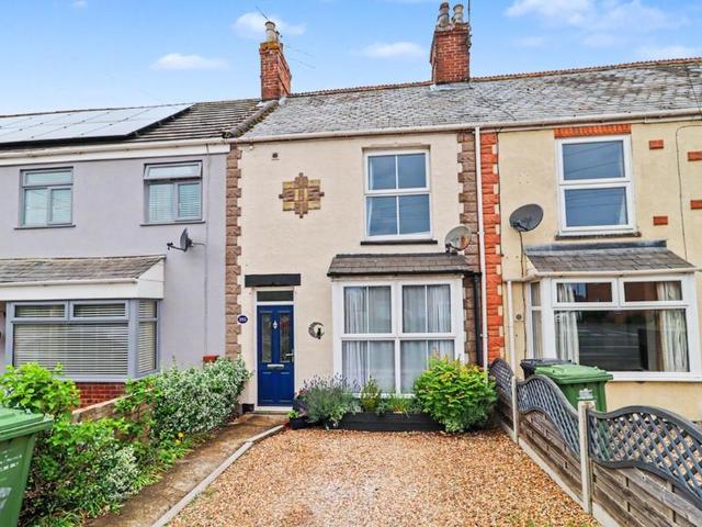 3 bedroom terraced house for sale