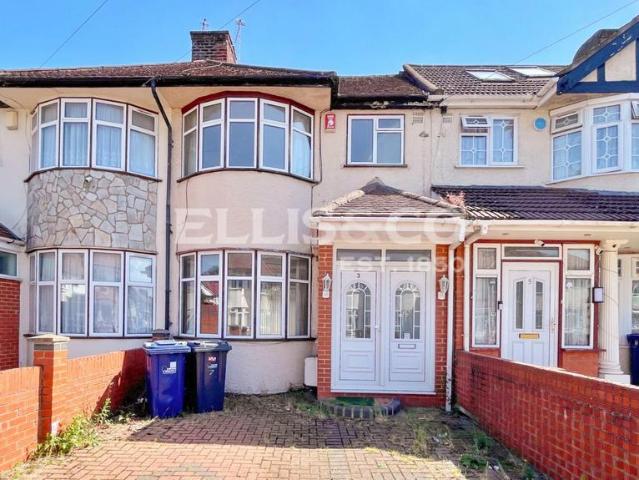 3 bedroom terraced house for sale