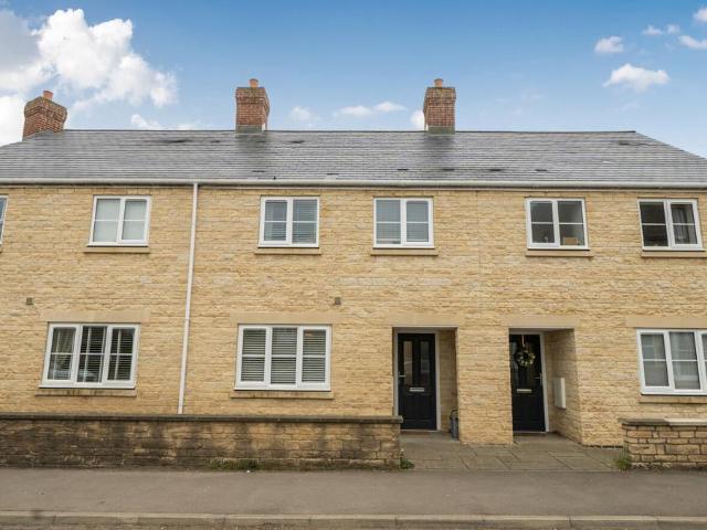 3 bedroom terraced house for sale