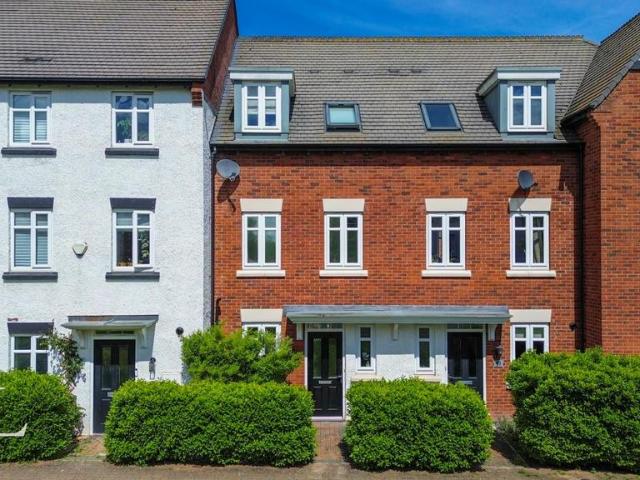 3 bedroom terraced house for sale