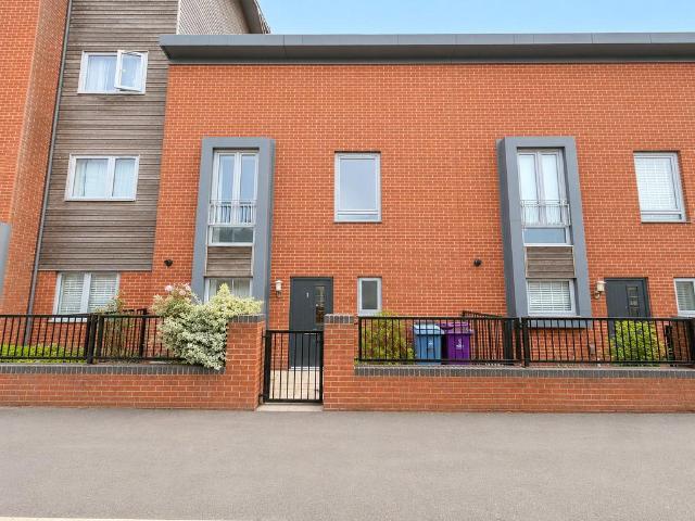 3 bedroom terraced house for sale