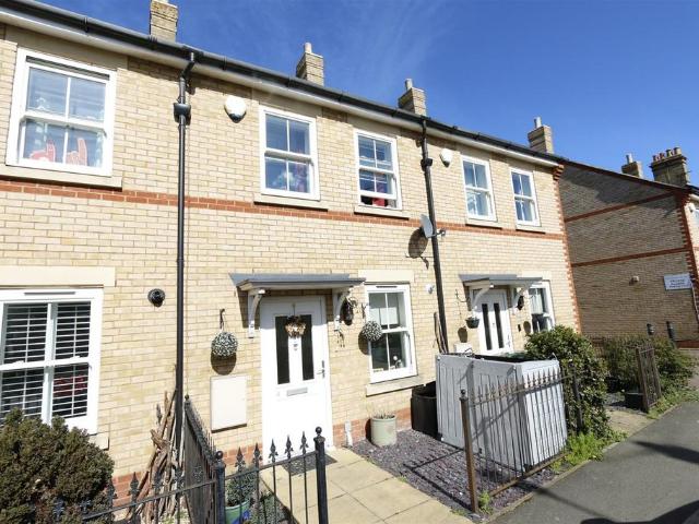 3 bedroom terraced house for sale