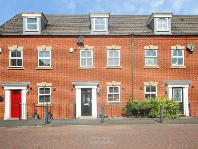 3 bedroom terraced house for sale