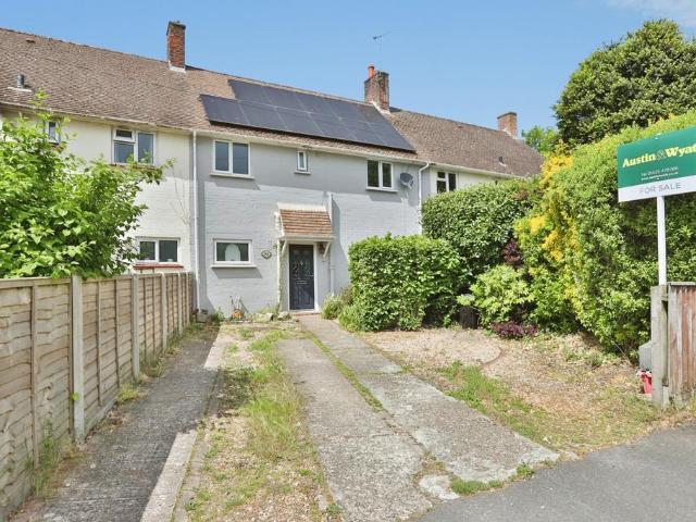 3 bedroom terraced house for sale