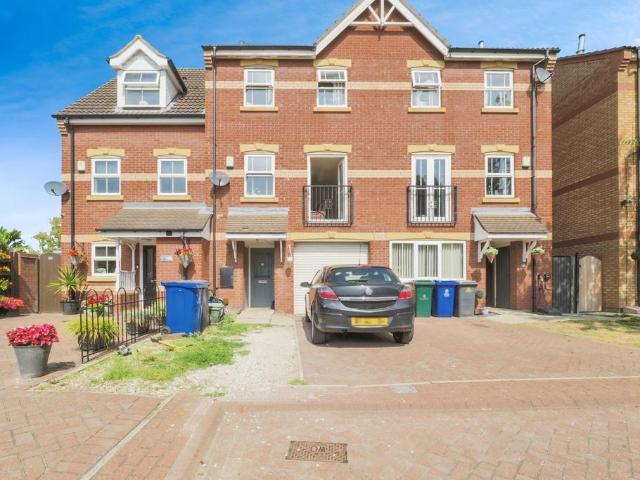 3 bedroom terraced house for sale