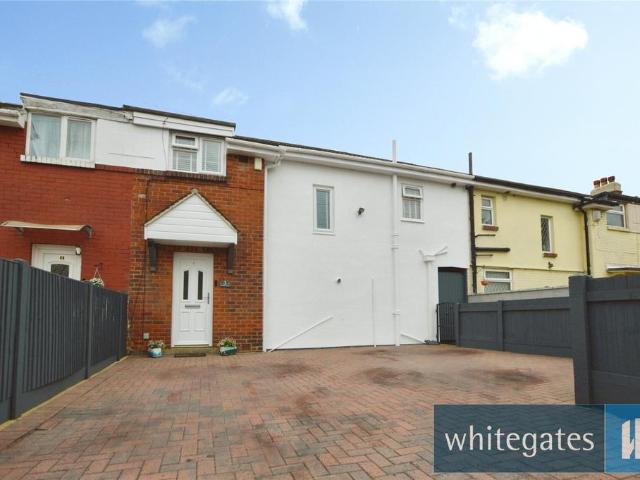 3 bedroom terraced house for sale