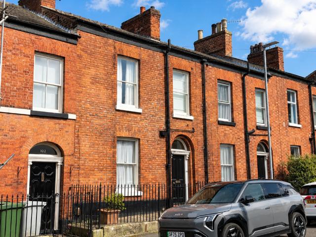 3 bedroom terraced house for sale