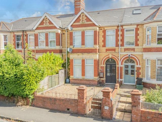 3 bedroom terraced house for sale