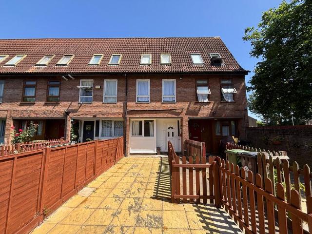 3 bedroom terraced house for sale