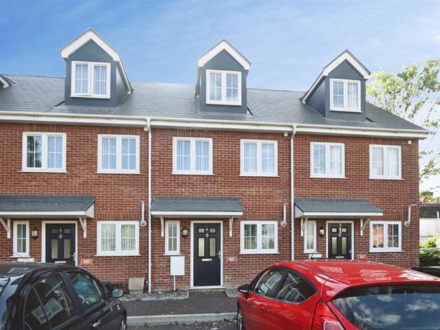 3 bedroom terraced house for sale