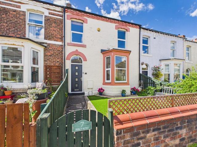 3 bedroom terraced house for sale