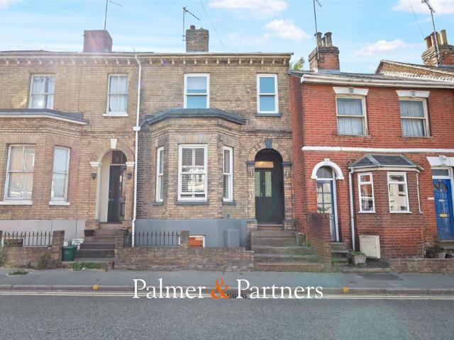 3 bedroom terraced house for sale