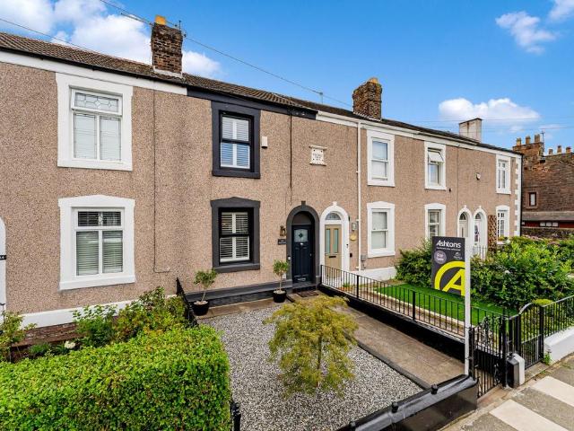 3 bedroom terraced house for sale
