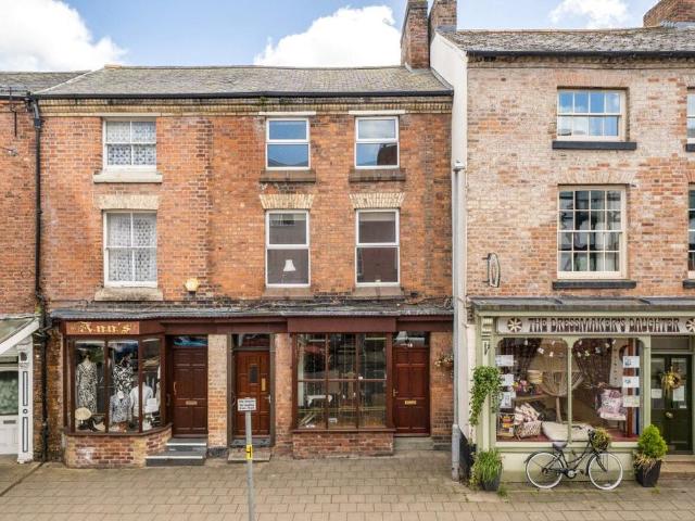 3 bedroom terraced house for sale