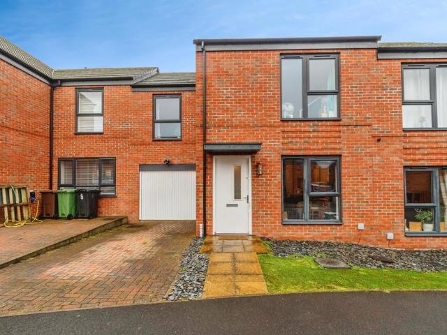 3 bedroom terraced house for sale