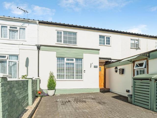 3 bedroom terraced house for sale