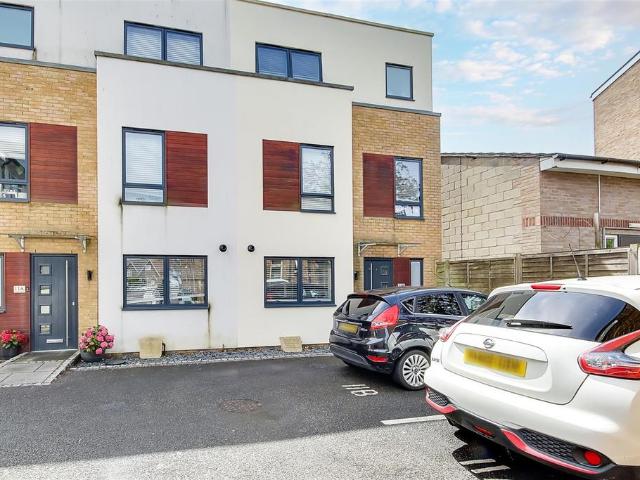 3 bedroom terraced house for sale