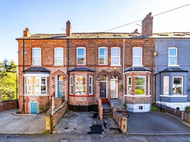 3 bedroom terraced house for sale