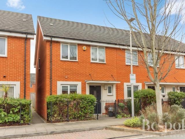 3 bedroom terraced house for sale
