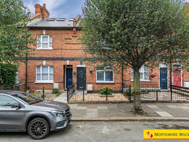 3 bedroom terraced house for sale