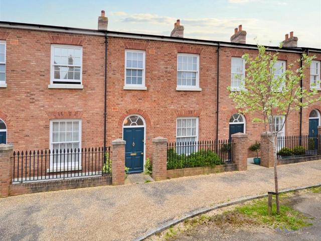 3 bedroom terraced house for sale