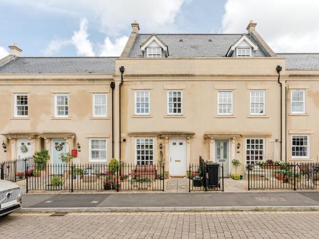 3 bedroom terraced house for sale