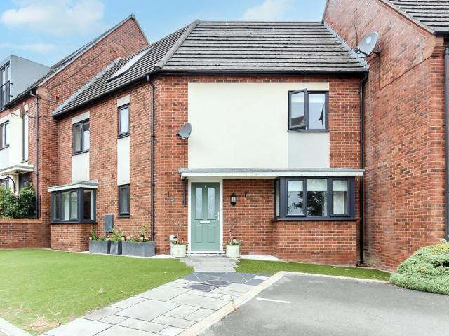 3 bedroom terraced house for sale
