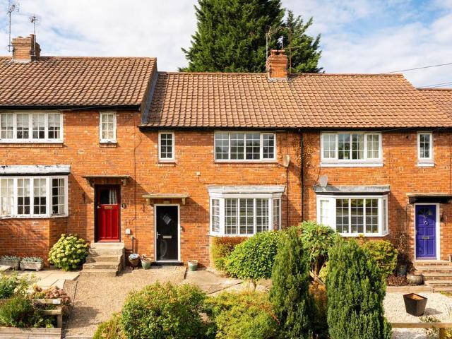 3 bedroom terraced house for sale