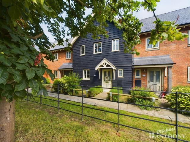 3 bedroom terraced house for sale