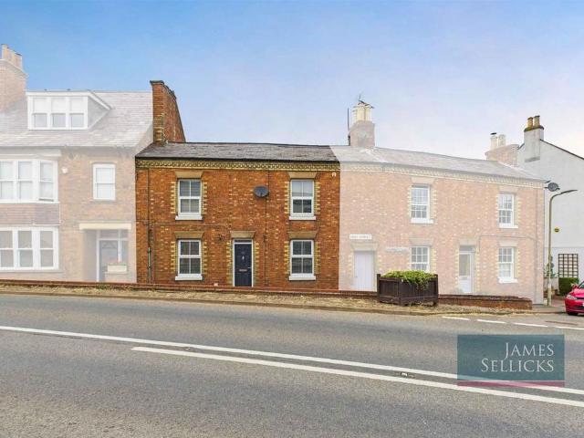 3 bedroom terraced house for sale