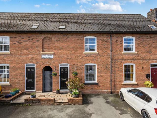 3 bedroom terraced house for sale
