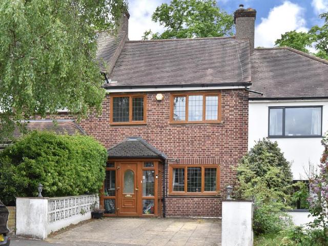 3 bedroom terraced house for sale