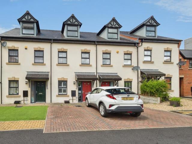 3 bedroom terraced house for sale